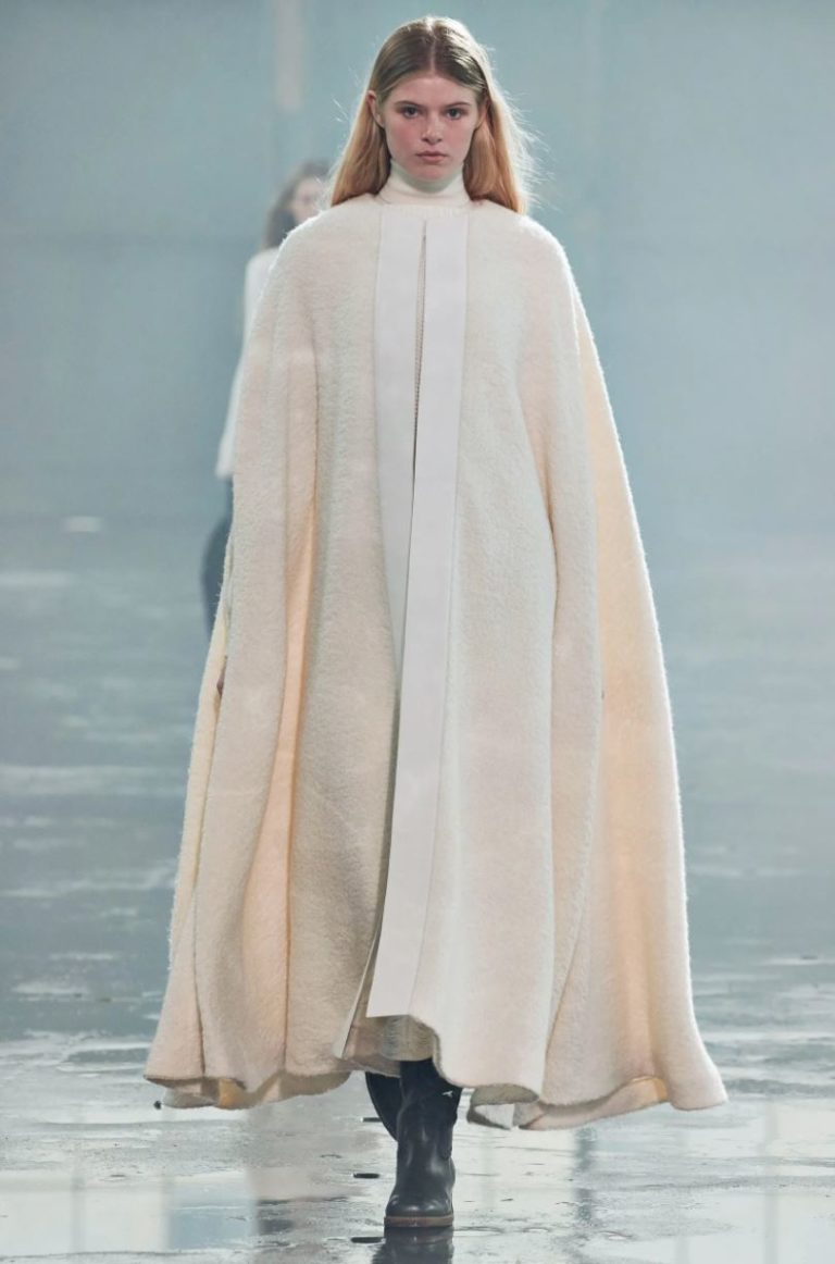 The Updated Winterberry Cape - Free Sewing Pattern | Mood Sewciety